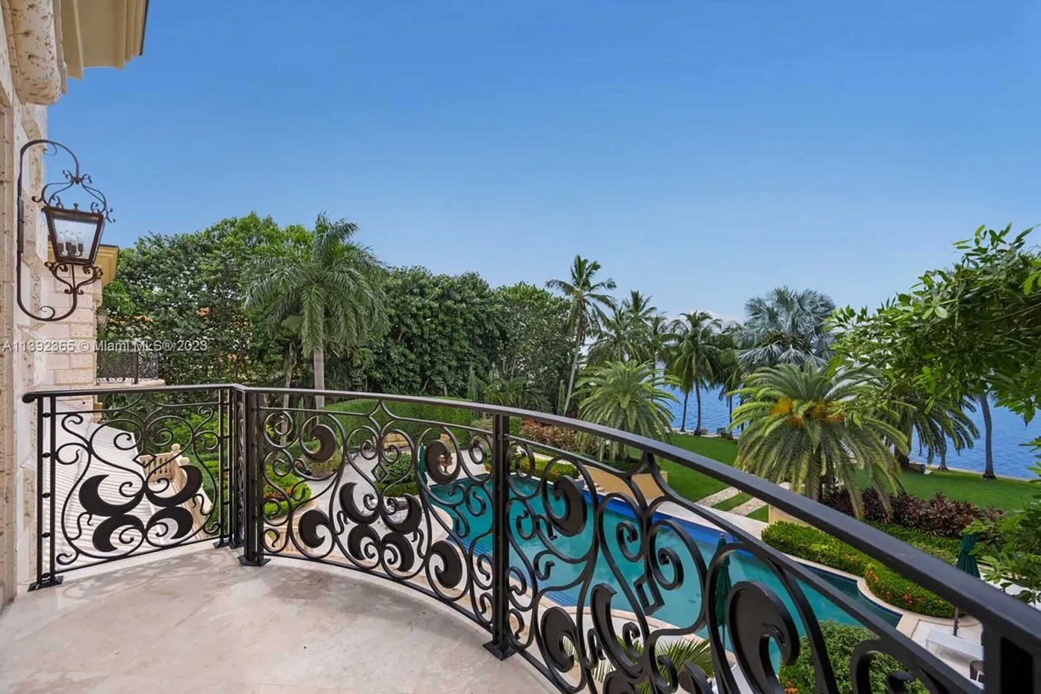 Jeff Bezos And Lauren Sanchez Relocate To Indian Creek Island In Miami ...