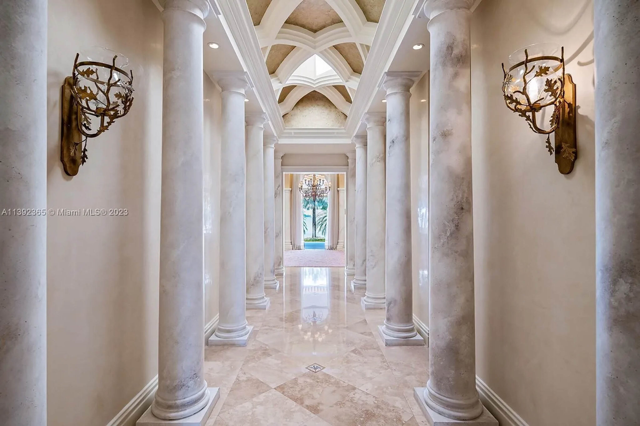 Jeff Bezos And Lauren Sanchez Relocate To Indian Creek Island In Miami ...