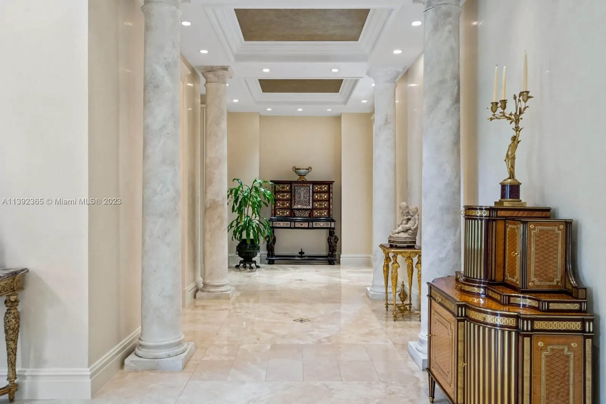 Jeff Bezos And Lauren Sanchez Relocate To Indian Creek Island In Miami ...