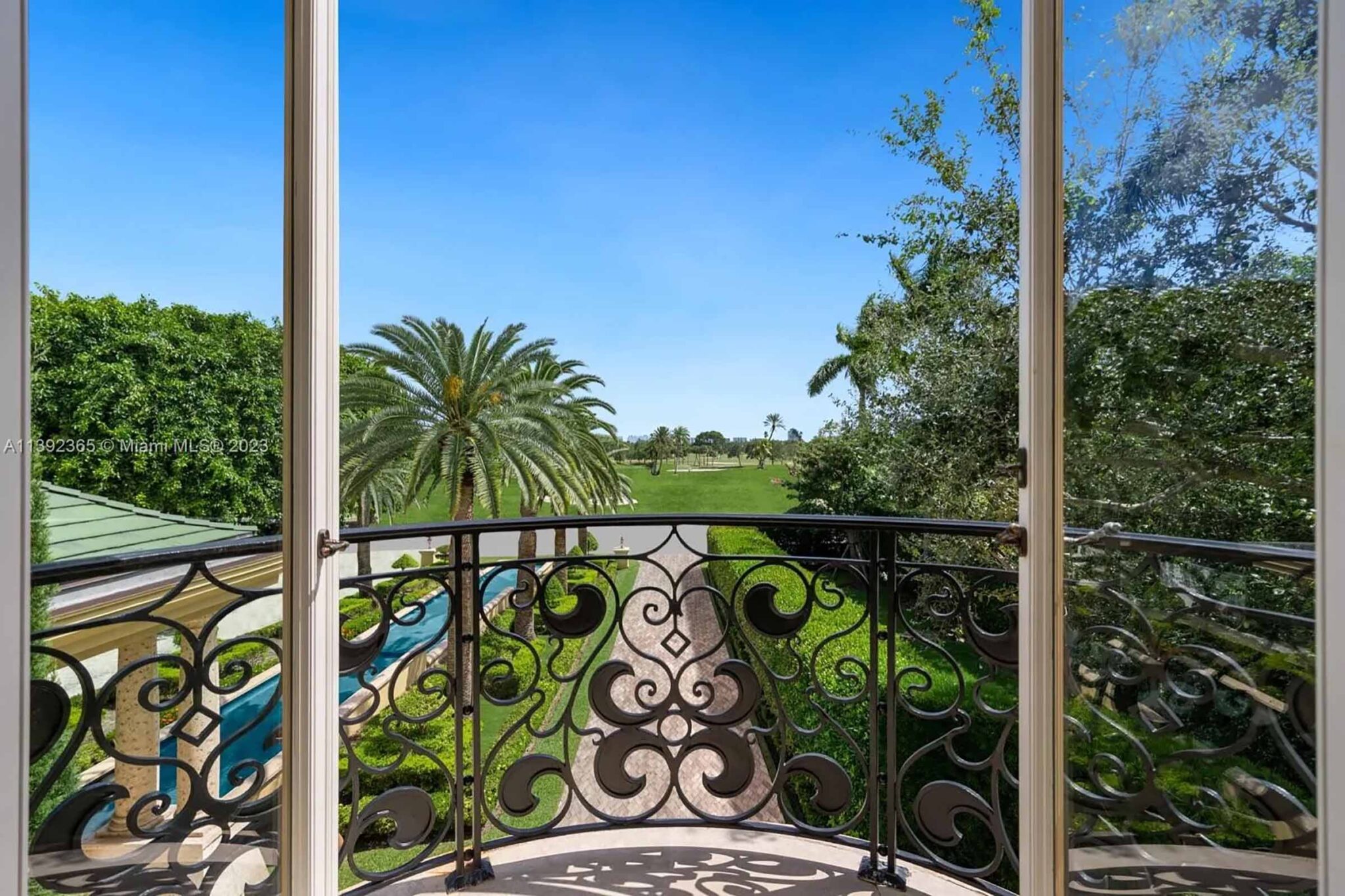 Jeff Bezos And Lauren Sanchez Relocate To Indian Creek Island In Miami ...