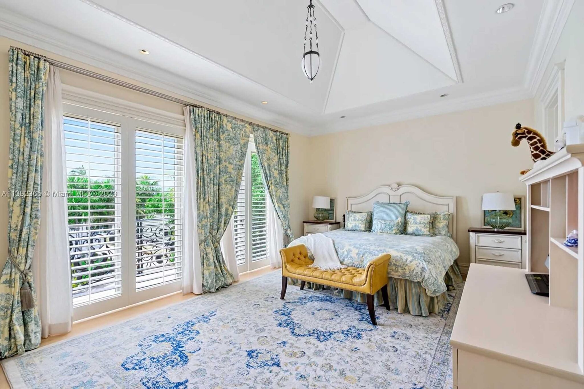 Jeff Bezos And Lauren Sanchez Relocate To Indian Creek Island In Miami ...